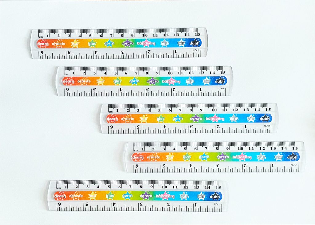 Ruler with colours in Irish – Mol an Óige